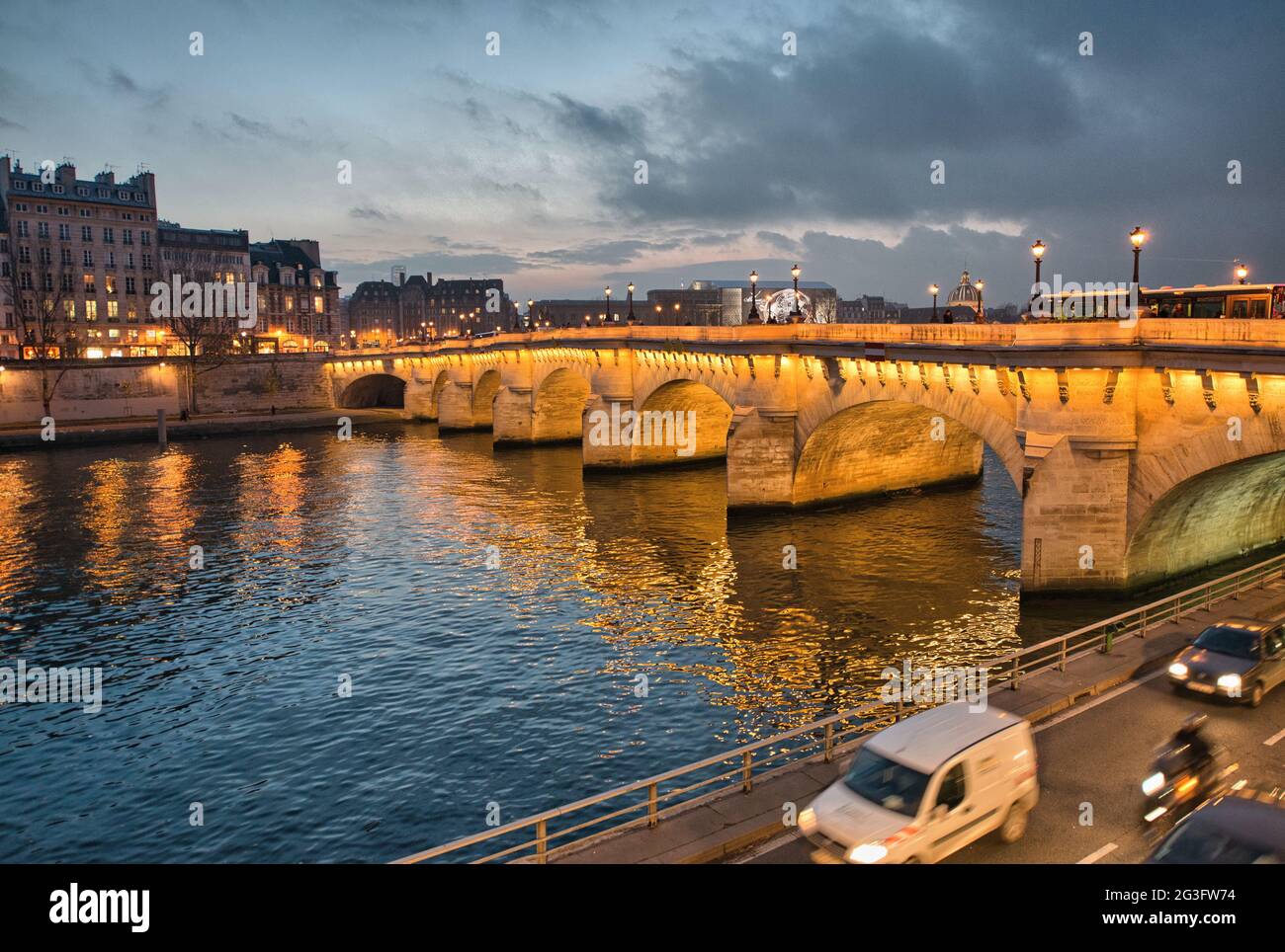 Napoleon statue paris hi-res stock photography and images - Alamy
