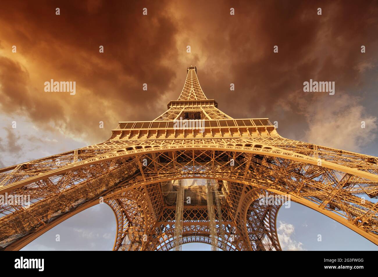 Eiffel tower paris beautiful hi-res stock photography and images - Alamy