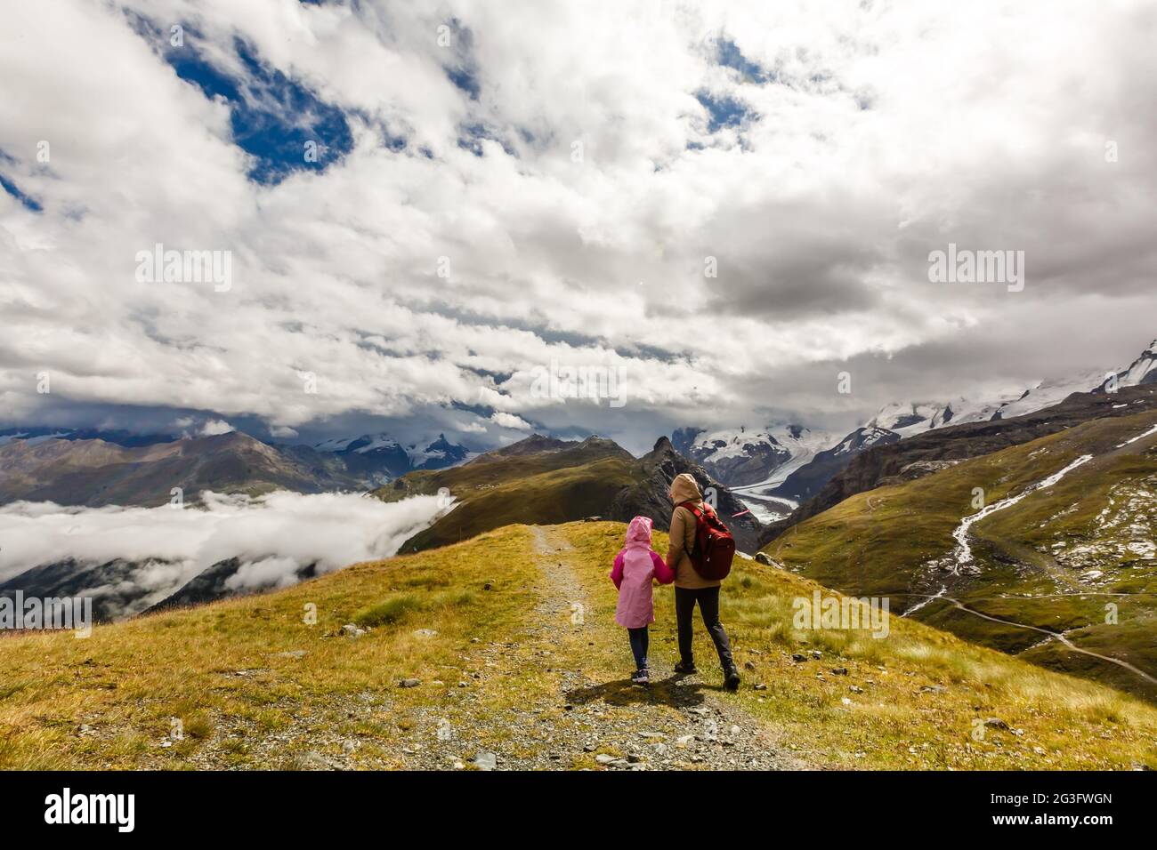 tourist girls mother and daughter and mountain views Stock Photo - Alamy