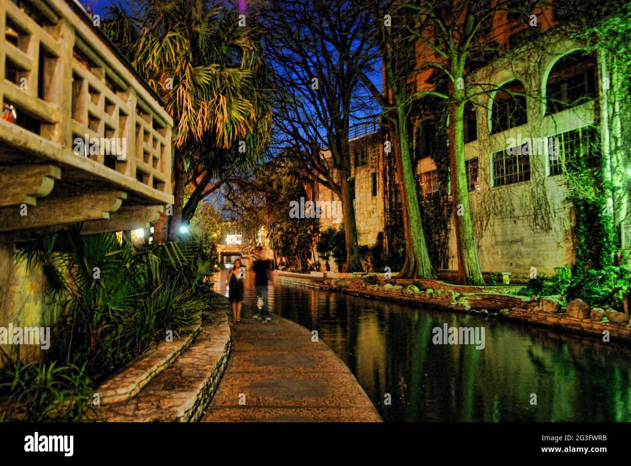 San antonio texas riverwalk night hi-res stock photography and images ...