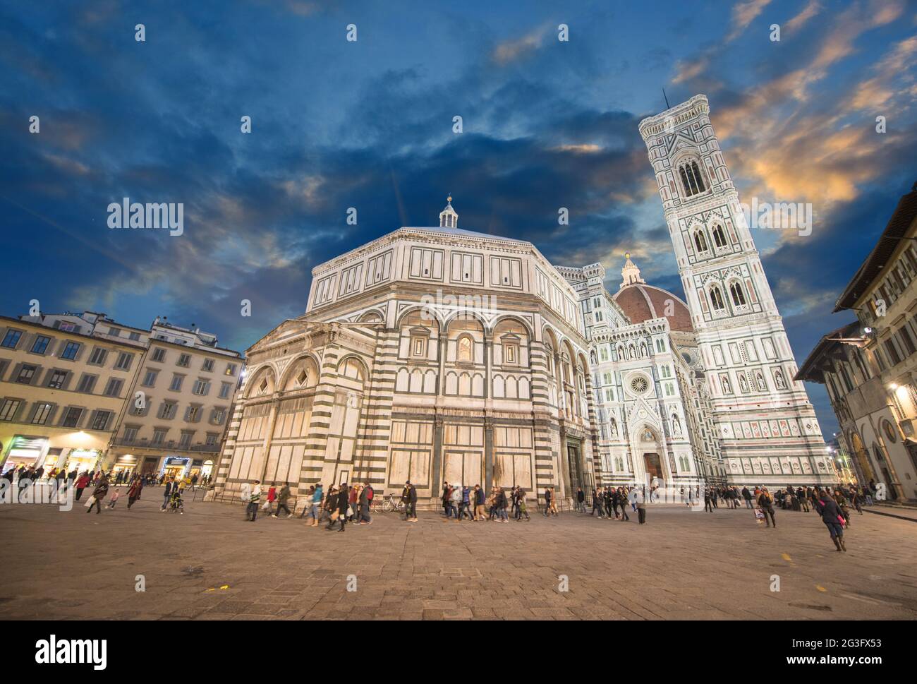 Florence. Wonderful sky colors in Piazza del Duomo - Firenze Stock ...