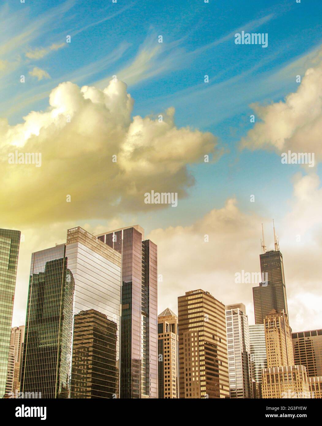 Beautiful view of Chicago Skyline with dramatic sky Stock Photo - Alamy
