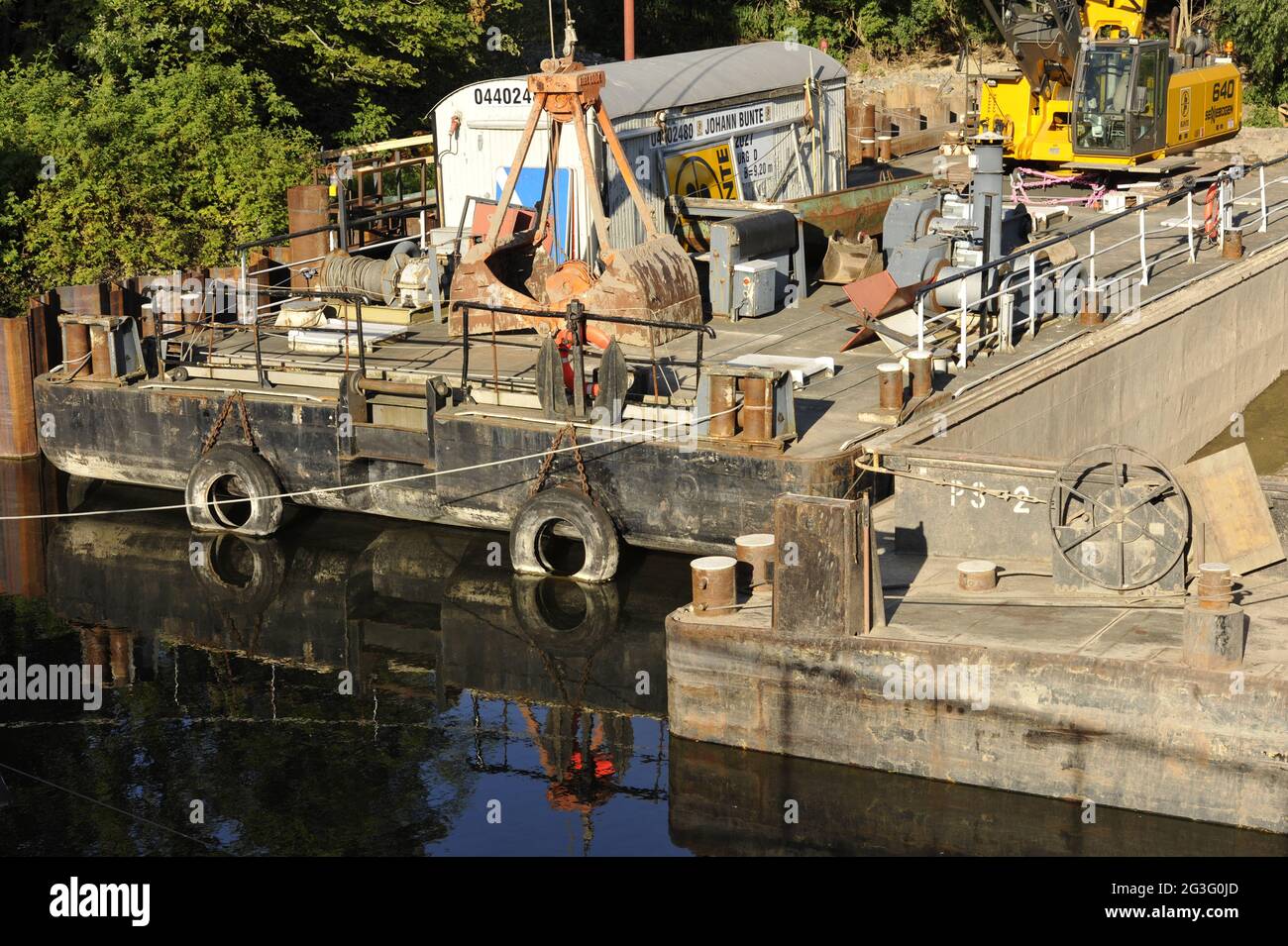 Old canal lock hi-res stock photography and images - Alamy