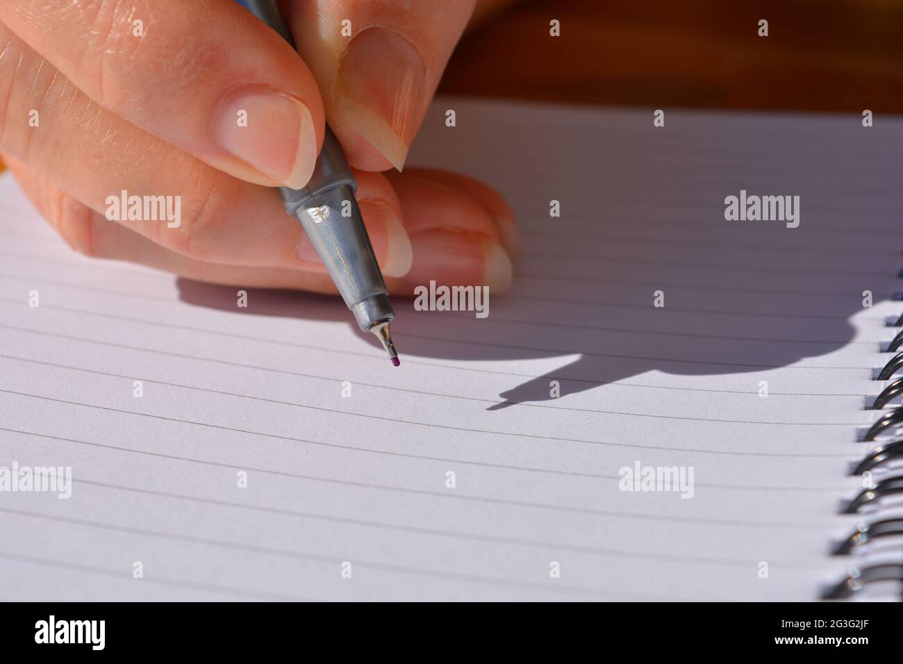 Hand poised hi-res stock photography and images - Alamy