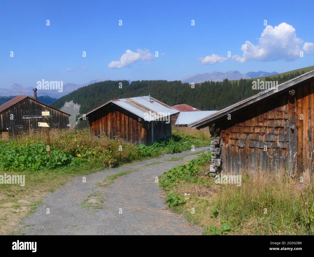 Alp architecture hi-res stock photography and images - Alamy