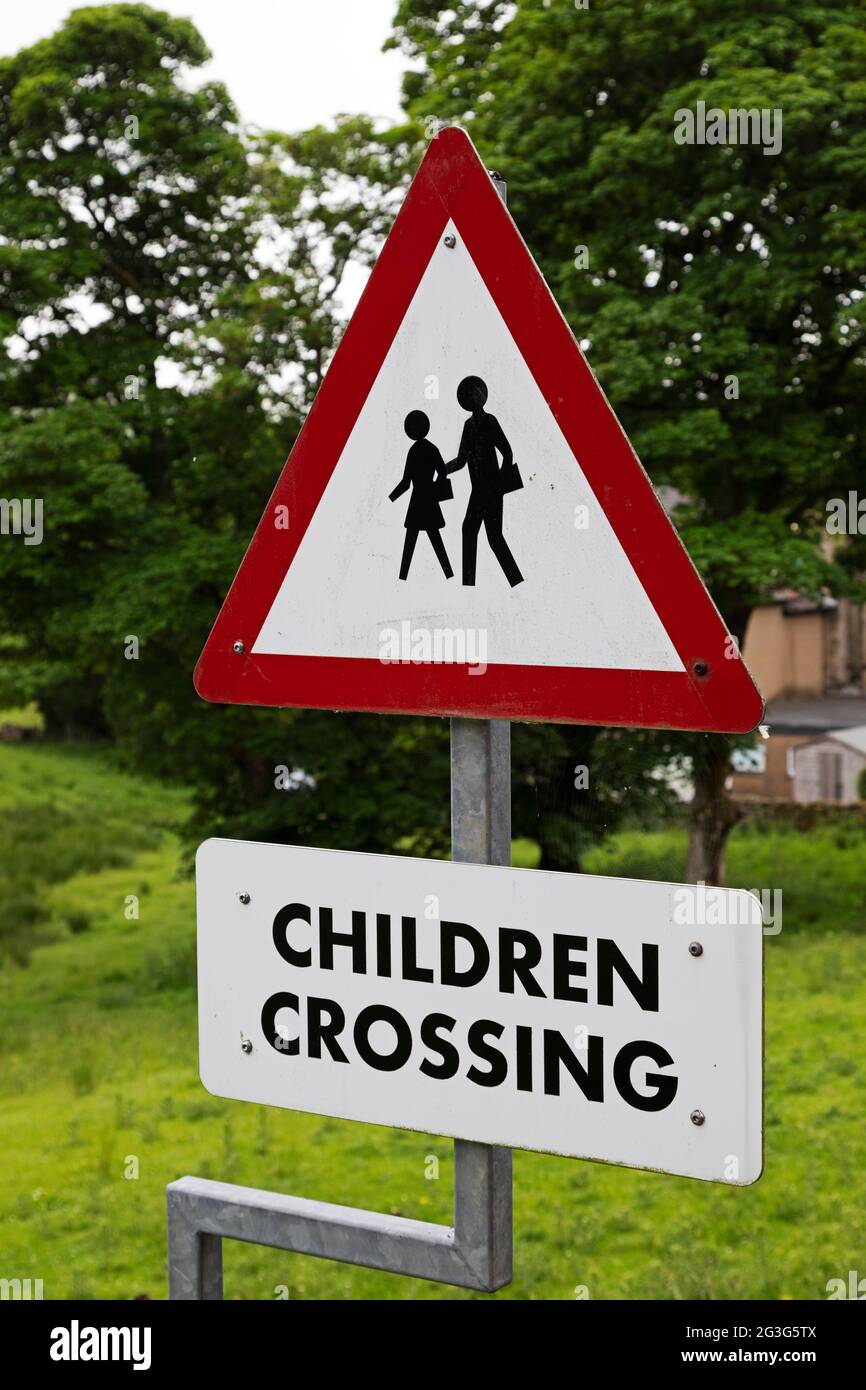 Children crossing sign uk hi-res stock photography and images - Alamy