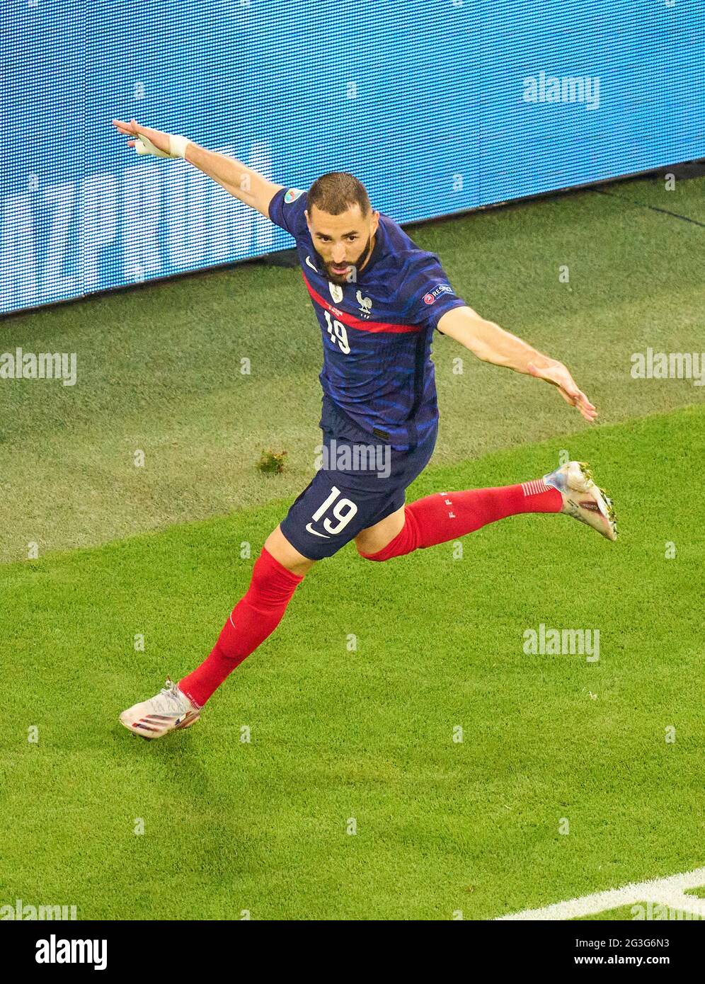 Benzema goal celebration hi-res stock photography and images - Alamy