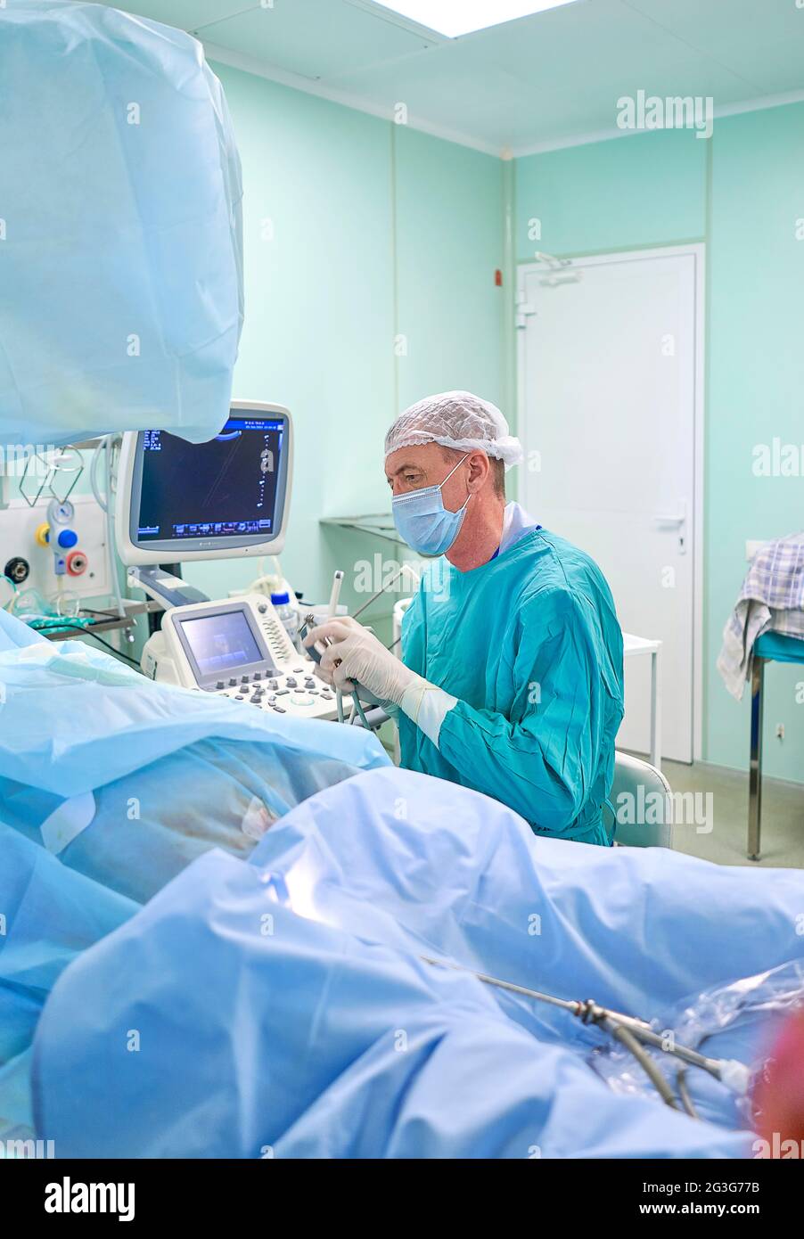 surgeon performs kidney surgery Stock Photo - Alamy