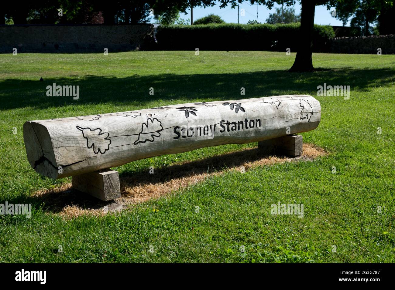 A log with village name on, Stoney Stanton, Leicestershire, England, UK ...