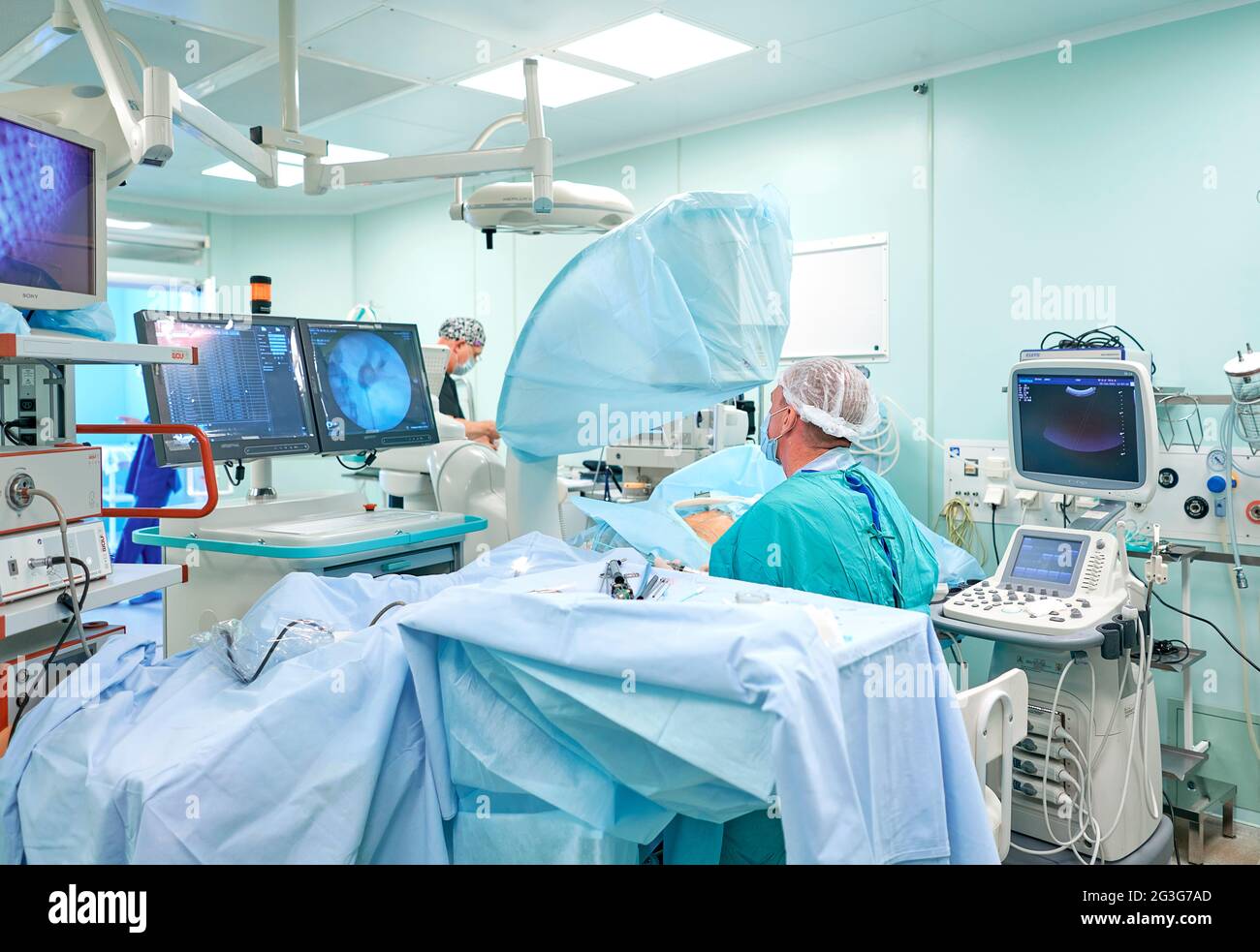 surgeon performs kidney surgery Stock Photo - Alamy