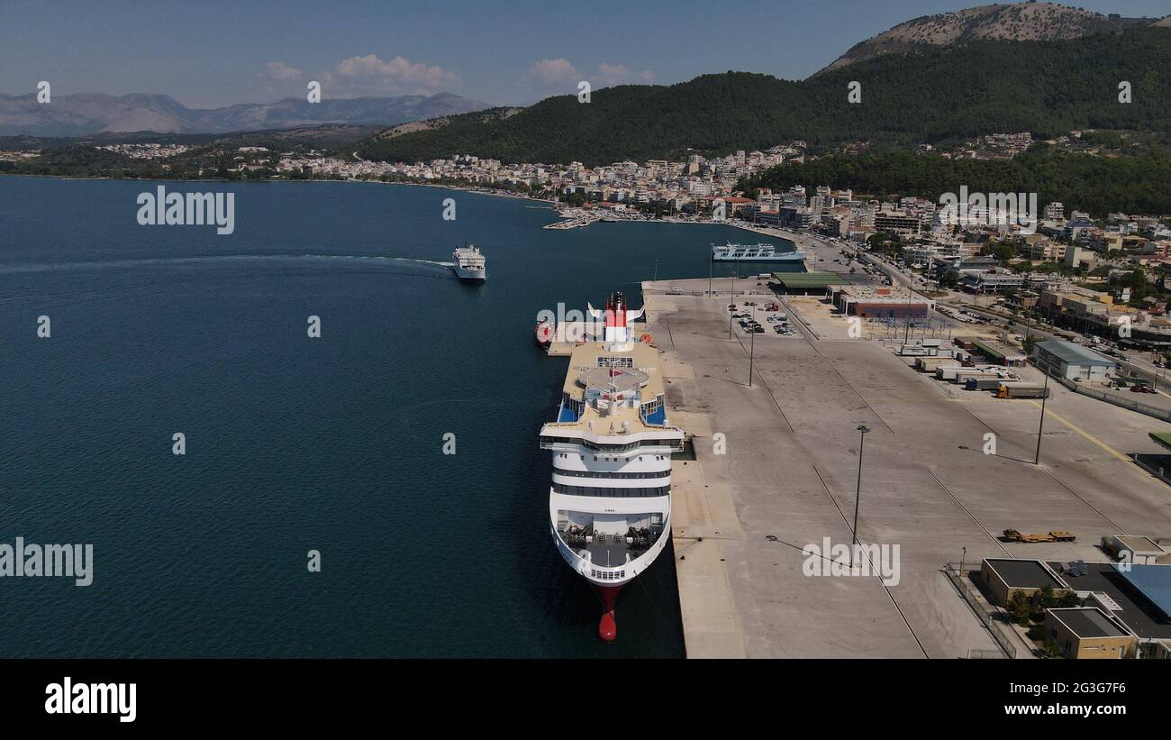 Greek cargo ships hi-res stock photography and images - Alamy