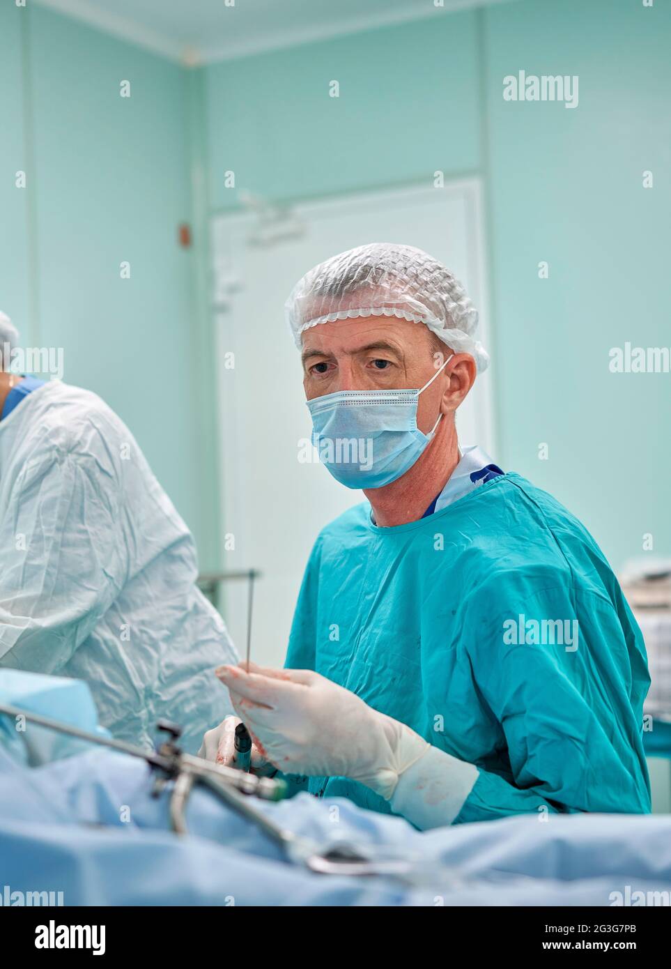 surgeon performs kidney surgery Stock Photo - Alamy
