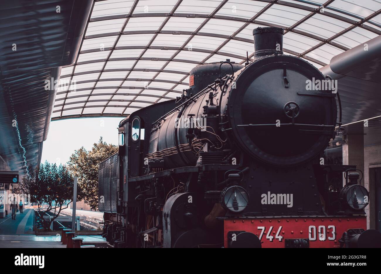 Red steam locomotive hi-res stock photography and images - Alamy