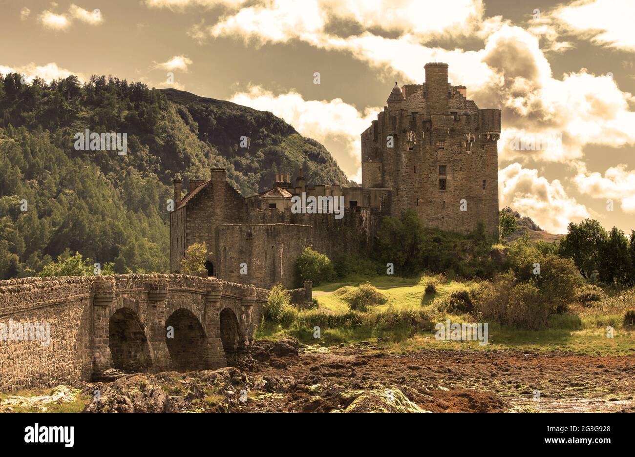 Calm sky over castle, old vintage look Stock Photo - Alamy