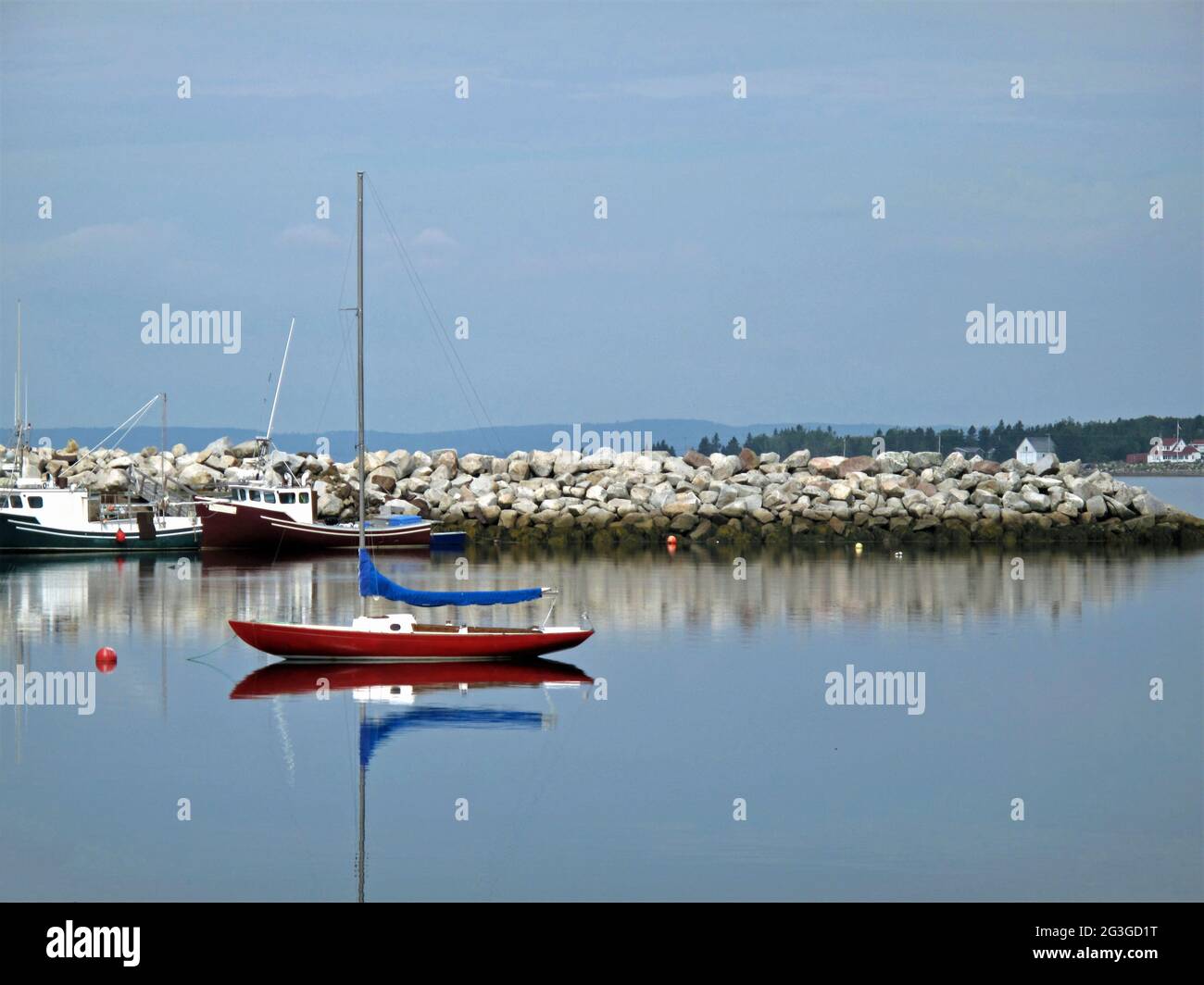 Sailing and fishing boats in a quiet bay Stock Photo - Alamy