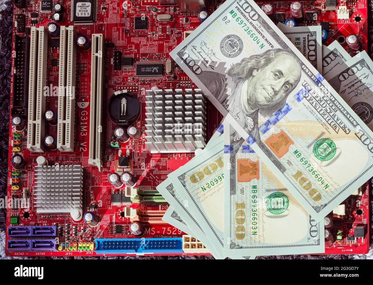 100 dollar computer hi-res stock photography and images - Alamy