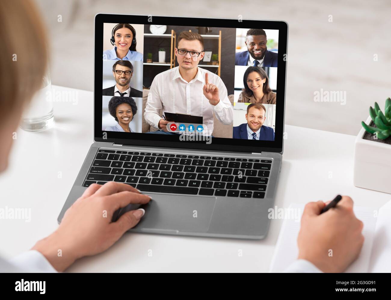Group video calling hi-res stock photography and images - Alamy
