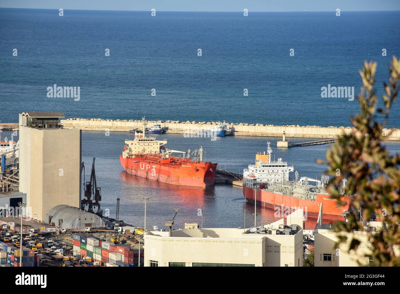 Shipping container port hi-res stock photography and images - Alamy