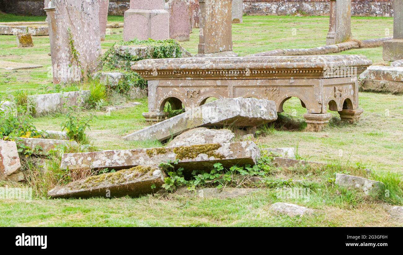 Very old broken gravestone in the cemetery Stock Photo - Alamy