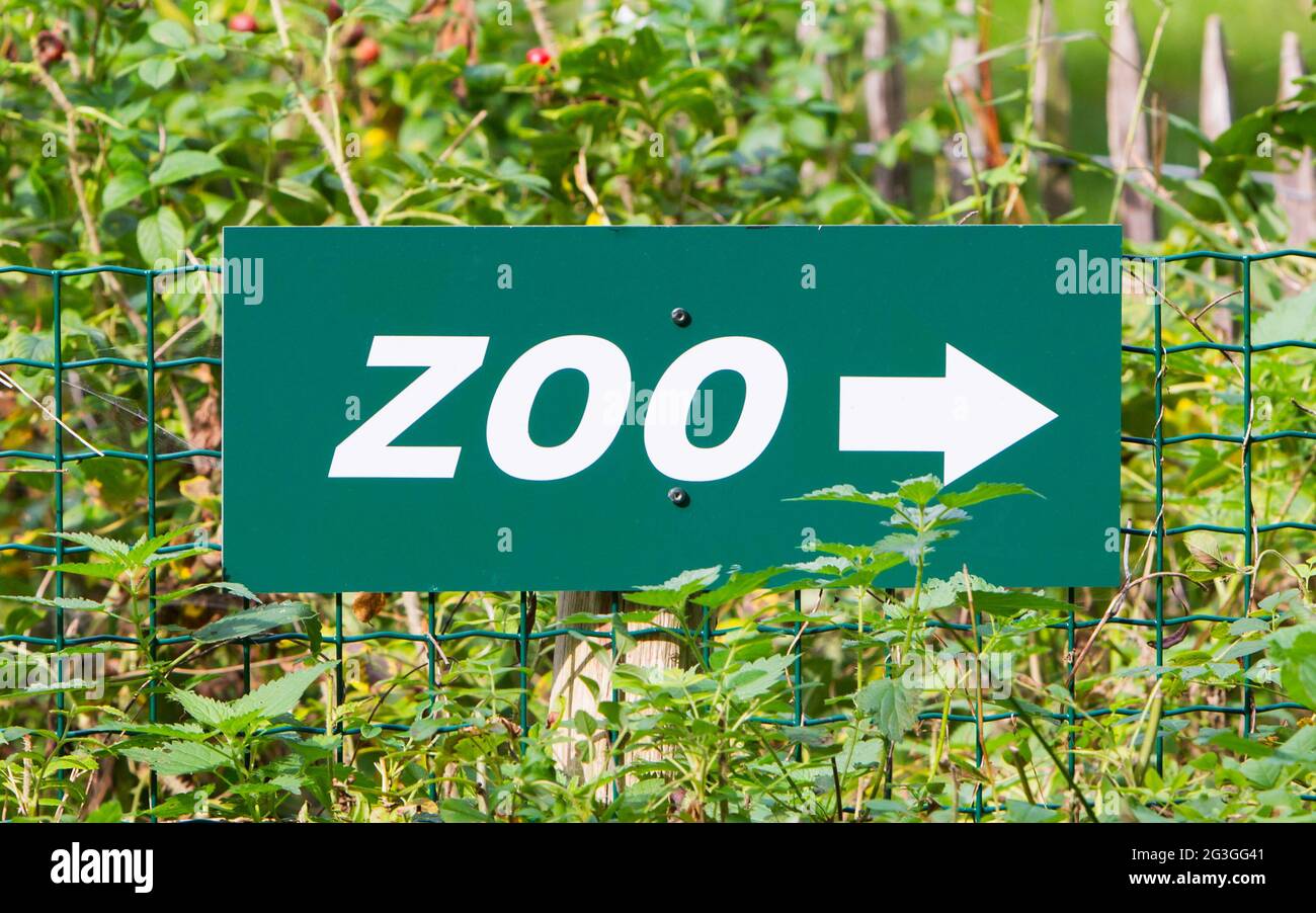 Zoo Road Sign High Resolution Stock Photography and Images - Alamy