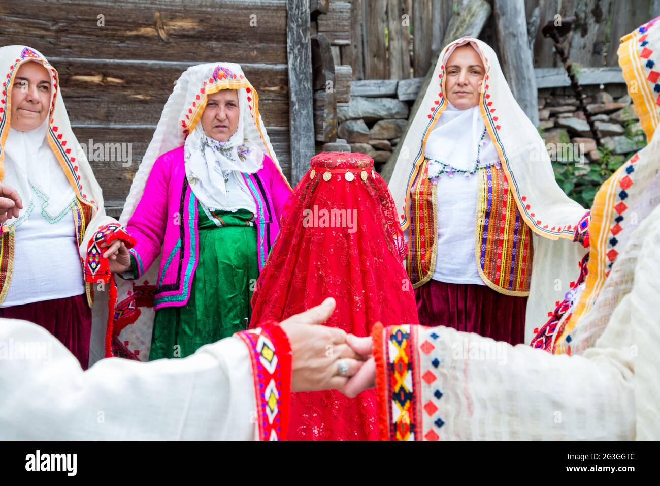 Turkish traditional wedding hi-res stock photography and images - Alamy