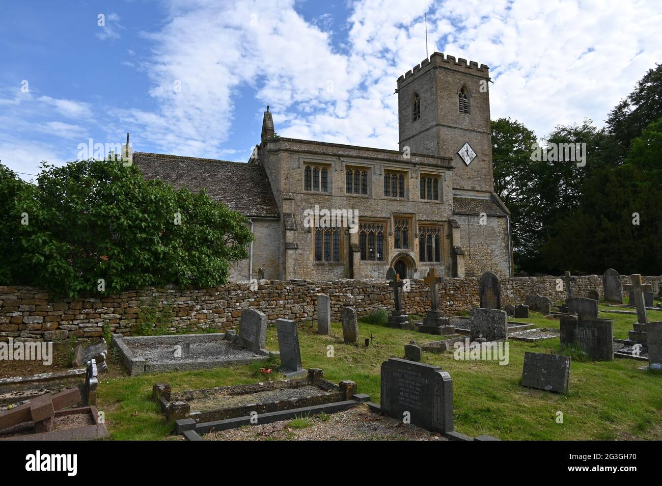 St Leonard's Church, Bledington, Gloucestershire Stock Photo - Alamy