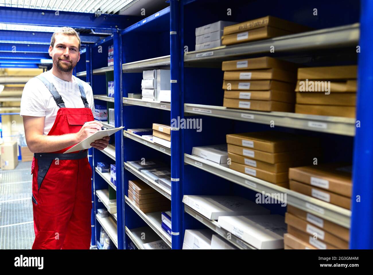 Auto spare parts car workshop hi-res stock photography and images - Alamy