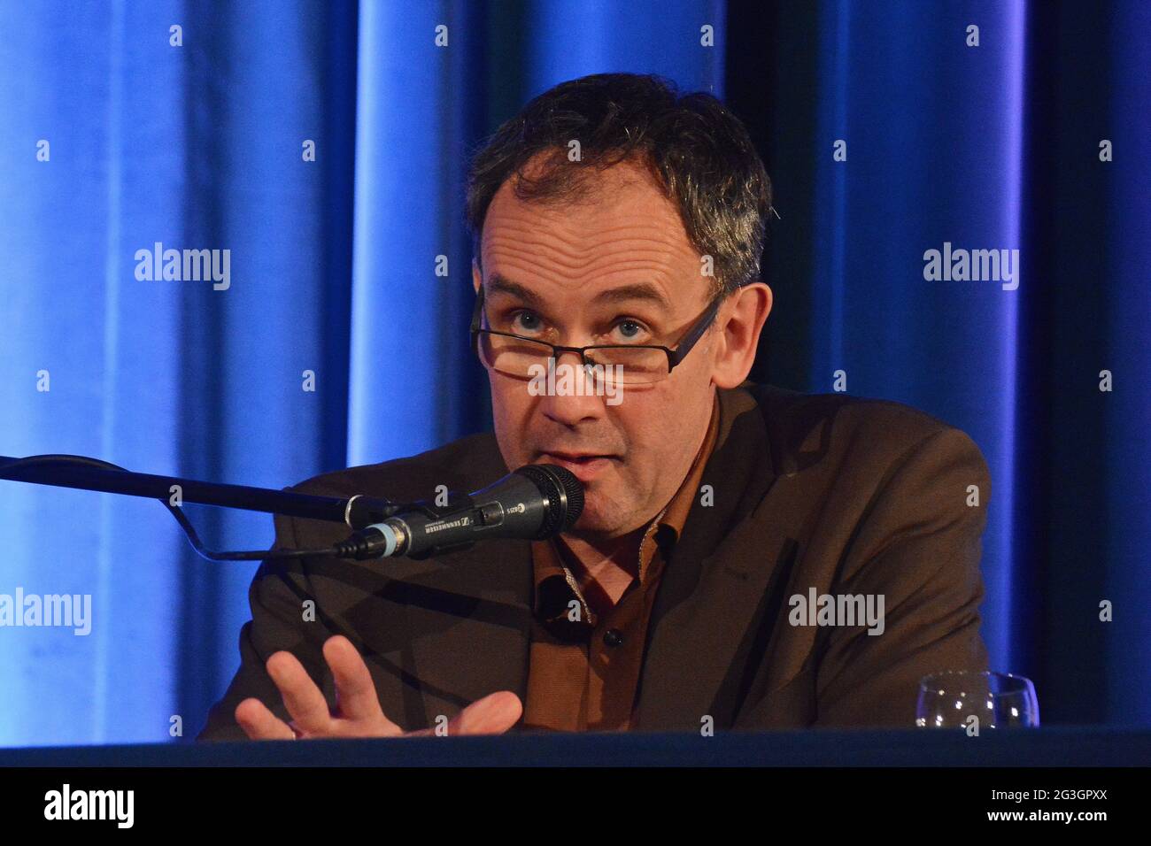 Crime novel author hi-res stock photography and images - Alamy