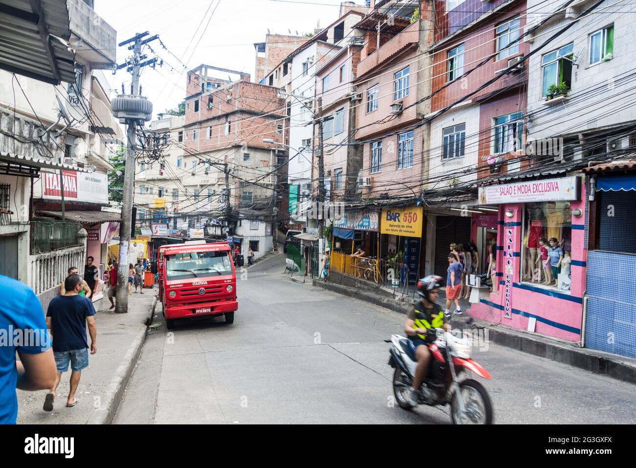 Favela rio de janeiro street hi-res stock photography and images - Alamy