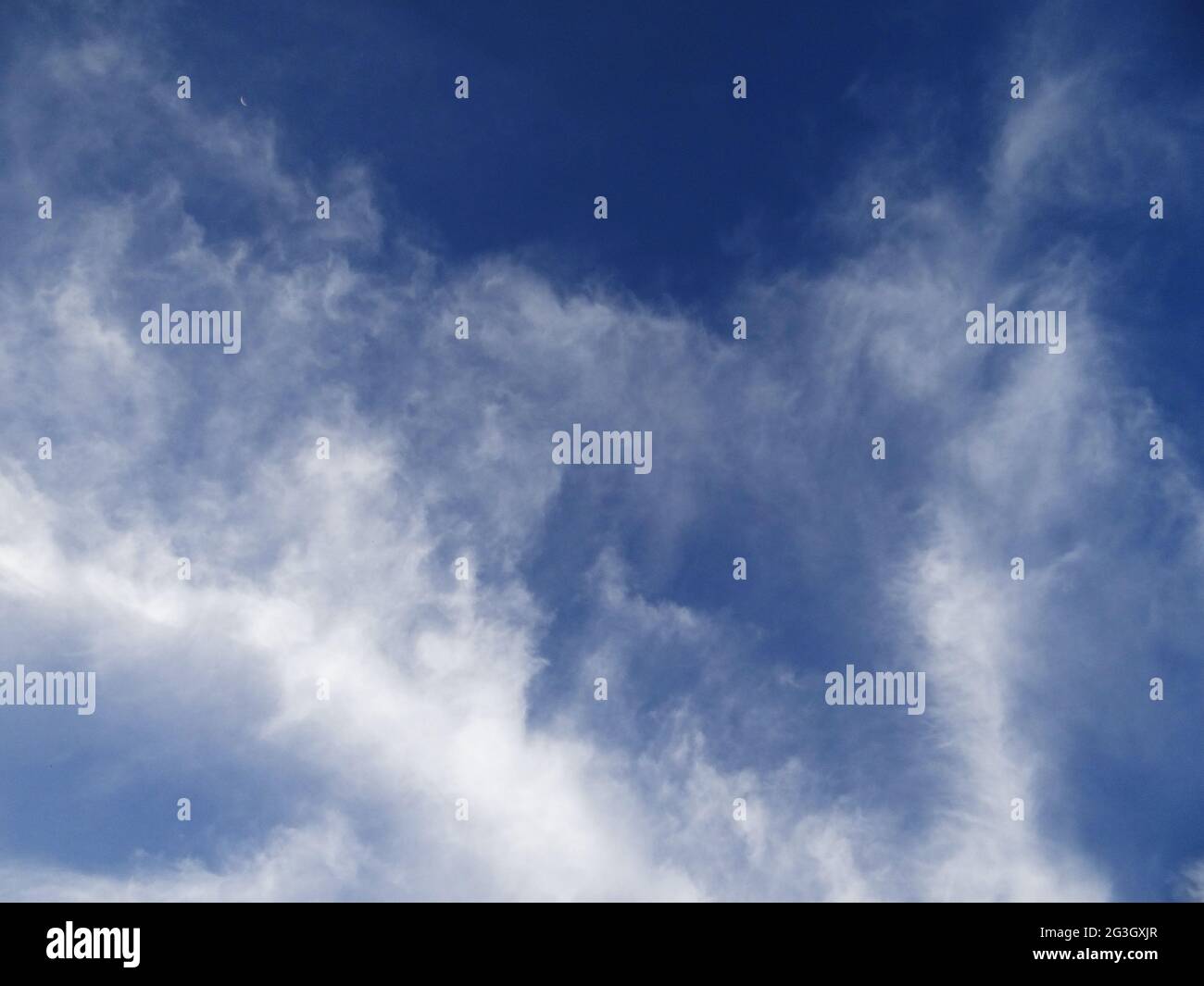 At 6 pm sky hi-res stock photography and images - Alamy