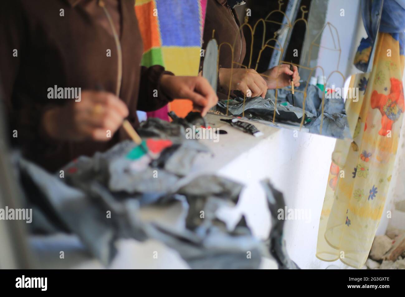 Gaza, The Gaza Strip, Palestine. 16th June, 2021. A Palestinian artist ...