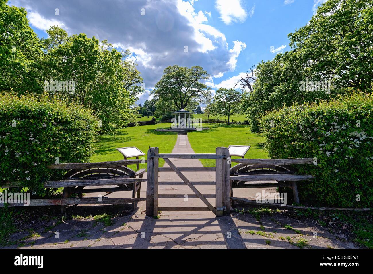 Magna carta memorial runnymede hi-res stock photography and images - Alamy
