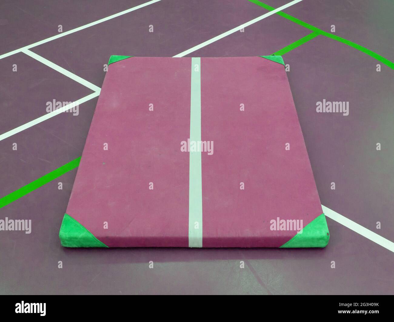 Gymnast landing hi-res stock photography and images - Alamy