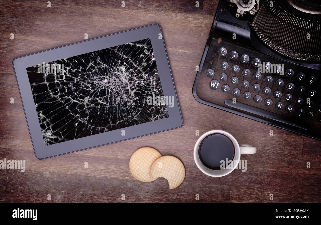 Tablet computer with broken glass Stock Photo - Alamy