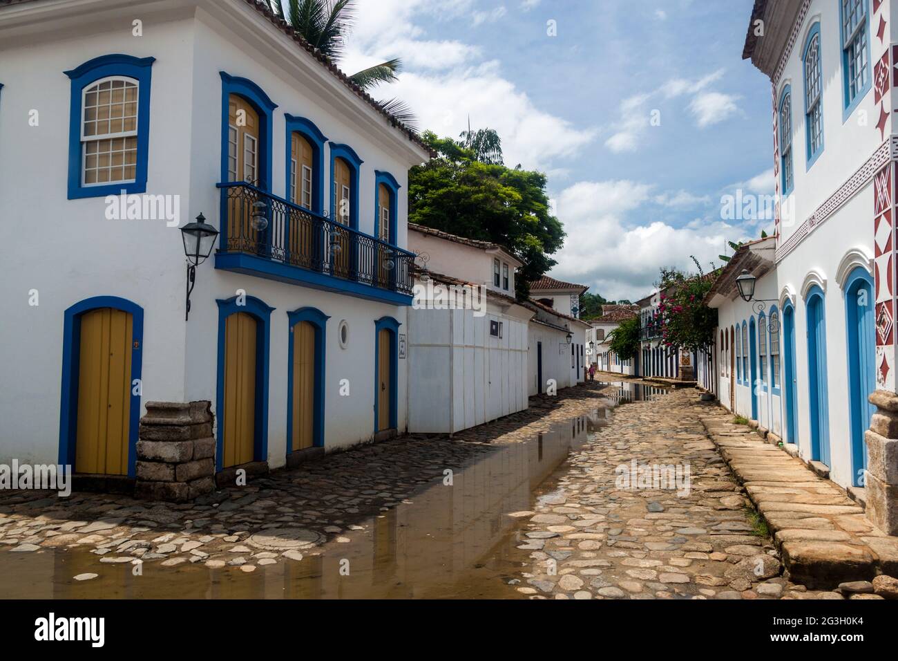 Portuguese colonial architecture facade brazil hi-res stock photography ...