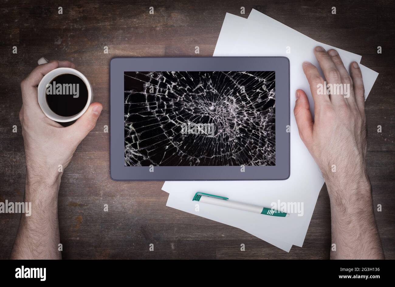 Tablet computer with broken glass Stock Photo - Alamy