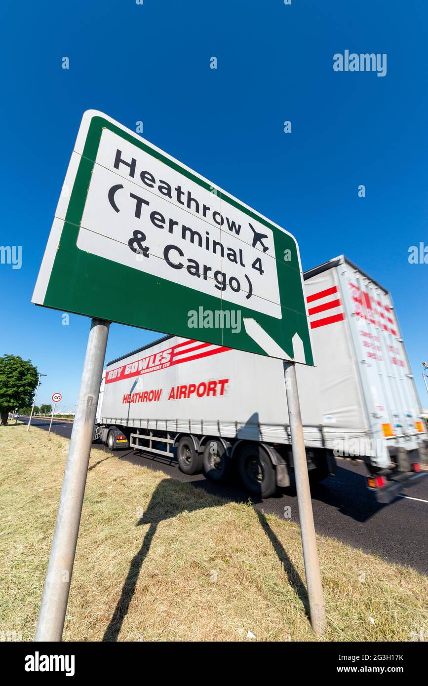 Airport sign goods hi-res stock photography and images - Alamy