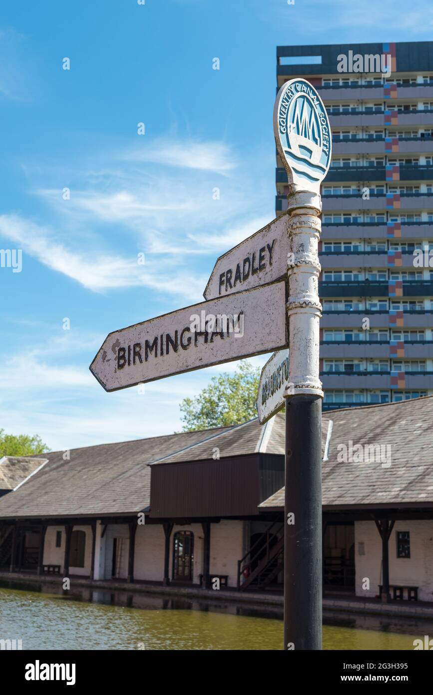 Coventry canal basin hi-res stock photography and images - Alamy