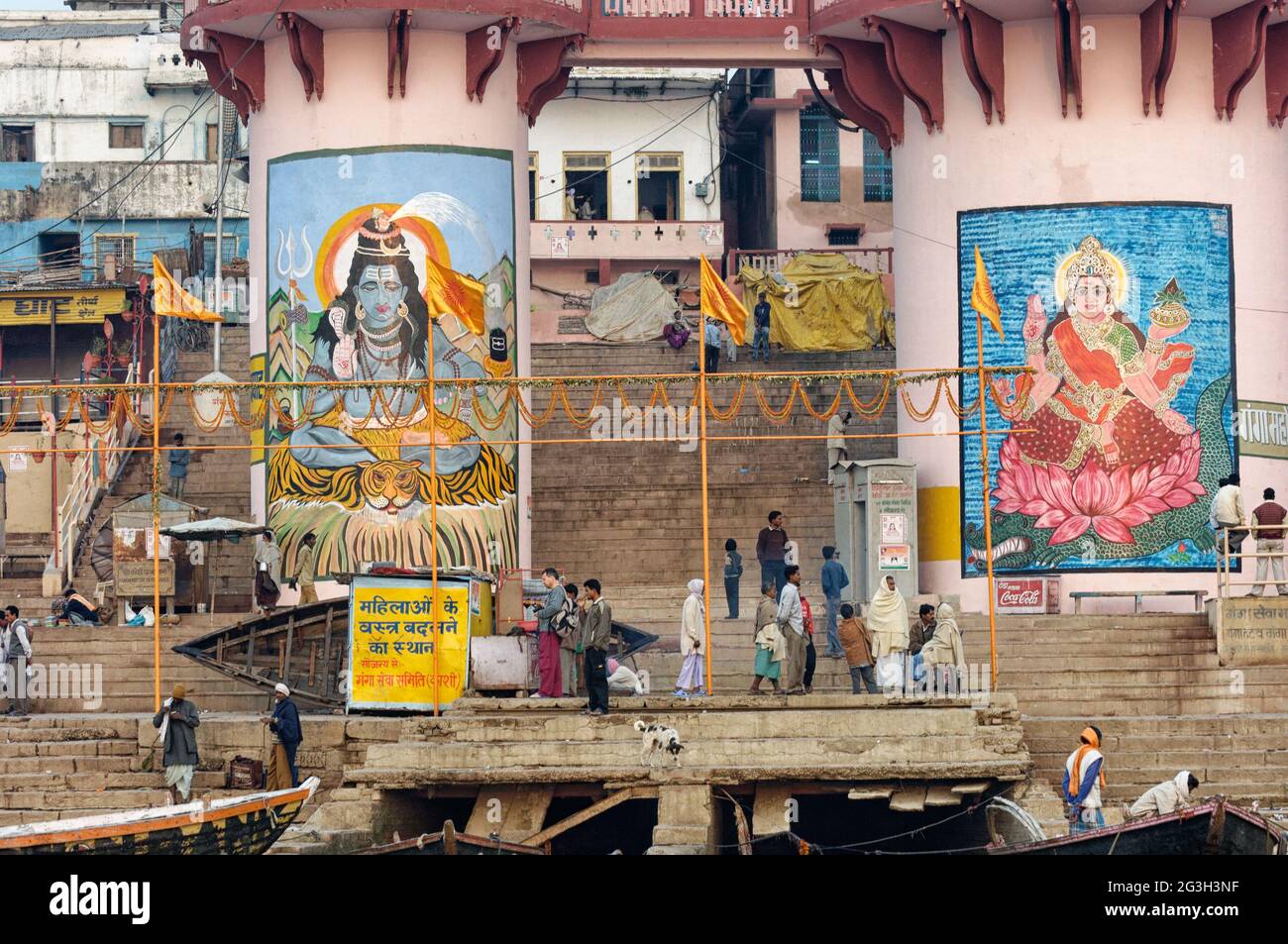 crowds and icon of Ganesh at Dashashwamedh Ghat, Varanasi, India Stock ...