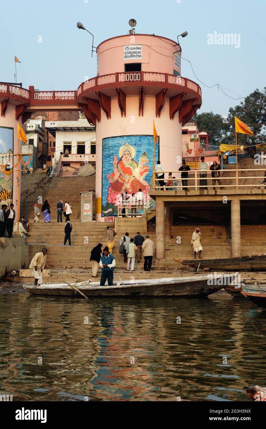 crowds and icon of Ganesh at Dashashwamedh Ghat, Varanasi, India Stock ...