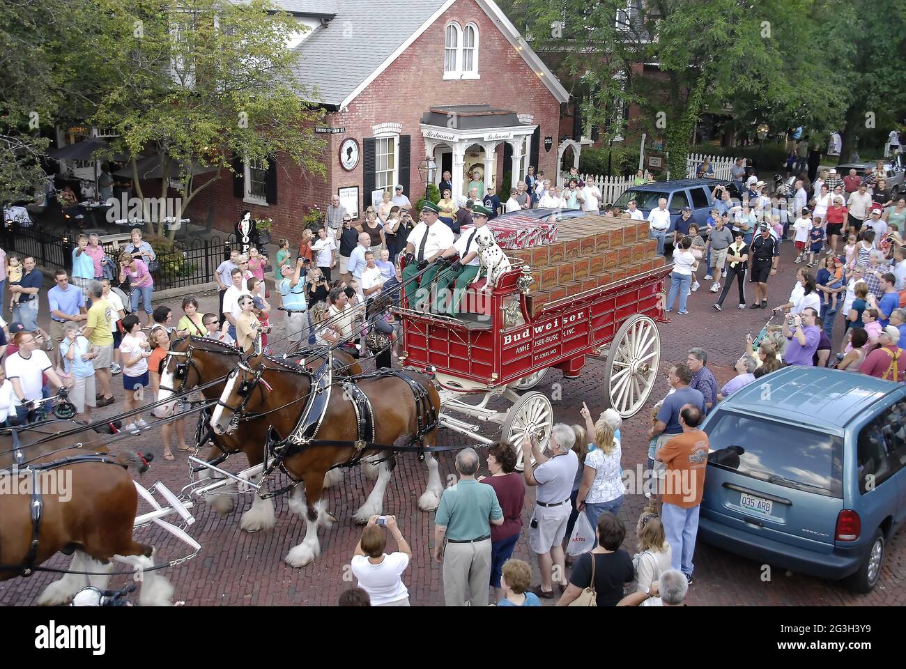 Kids pulling wagon hi-res stock photography and images - Alamy