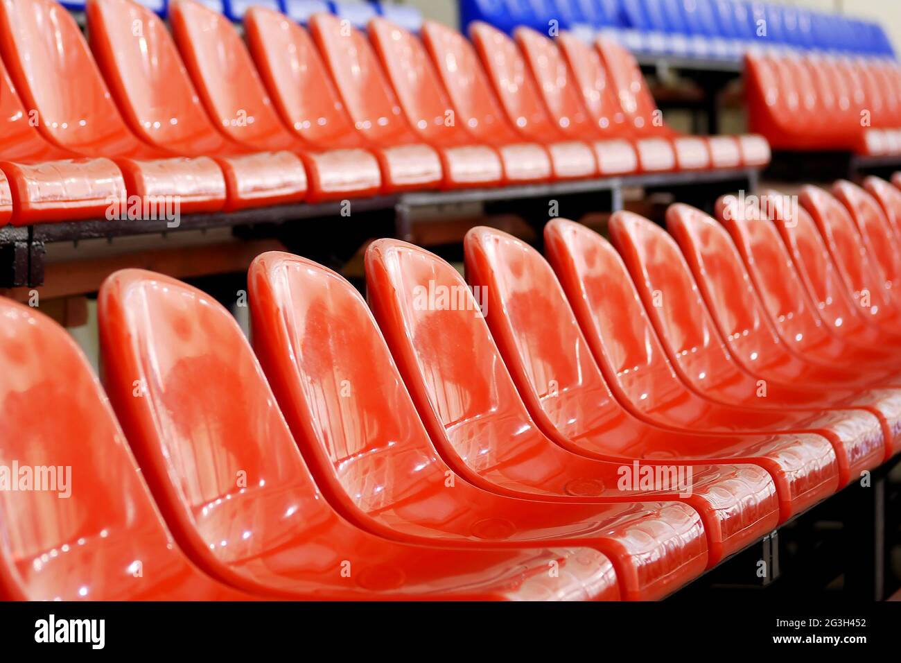 red spectators seats at stadium Stock Photo - Alamy