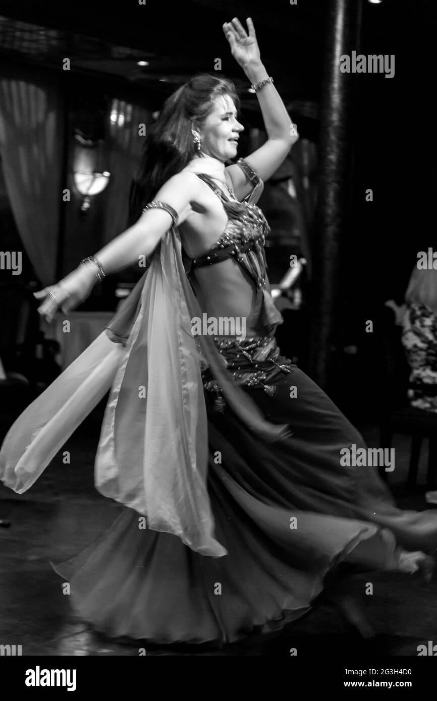 Dance dance hi-res stock photography and images - Alamy
