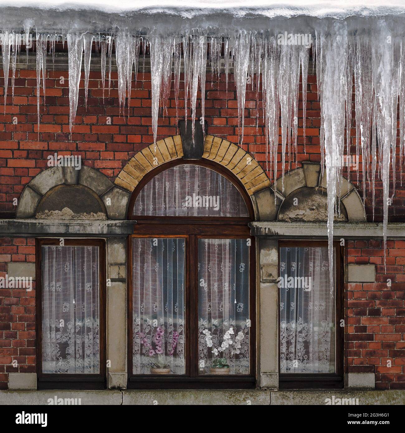 Icicle and windows hi-res stock photography and images - Alamy