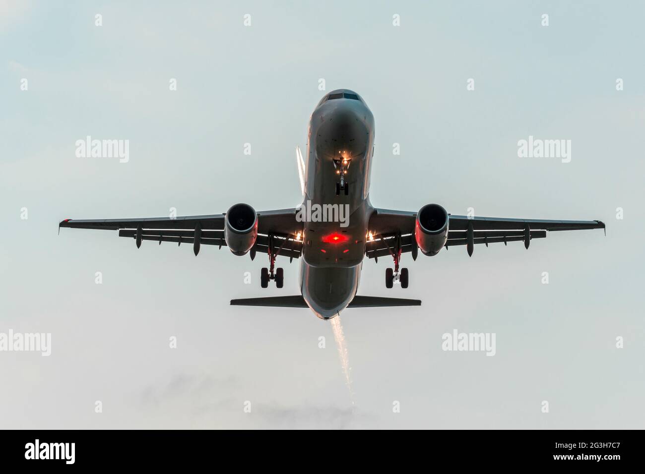 Two planes in the sky, one at the approach before landing at the ...