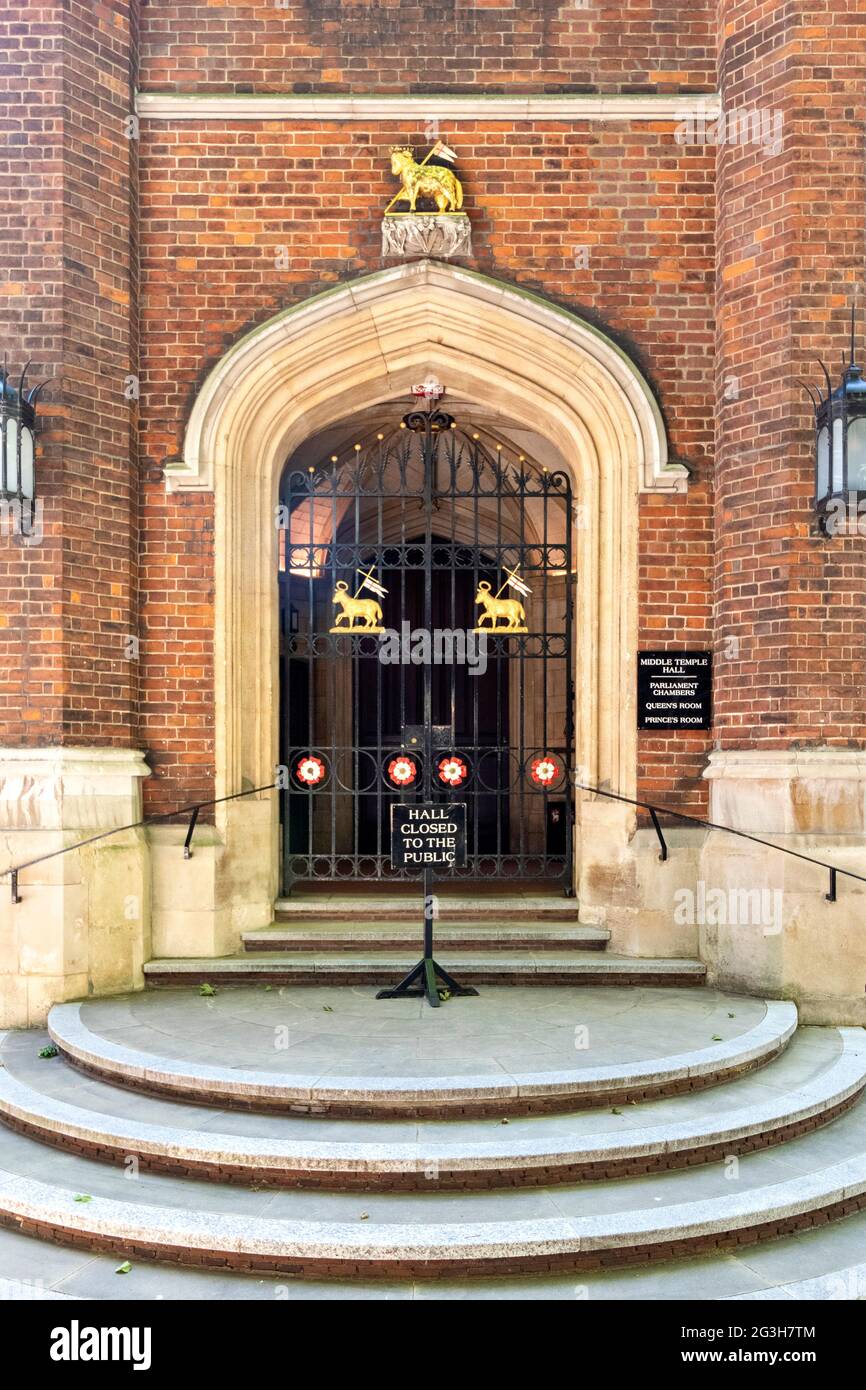 Entrance to middle temple hi-res stock photography and images - Alamy