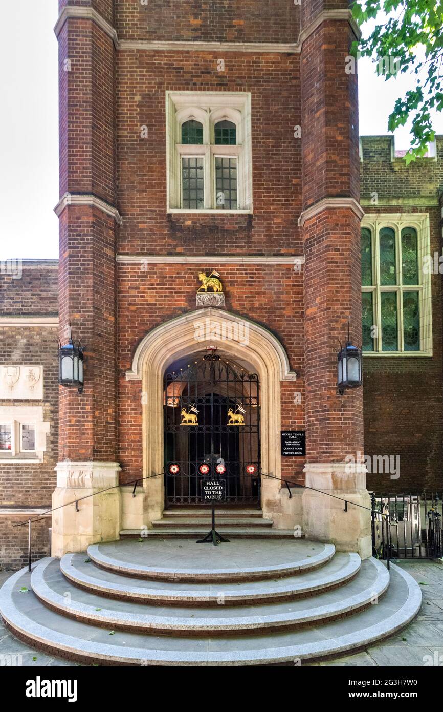 LONDON ENGLAND THE ELABORATE ENTRANCE TO THE MIDDLE TEMPLE HALL WITH ...