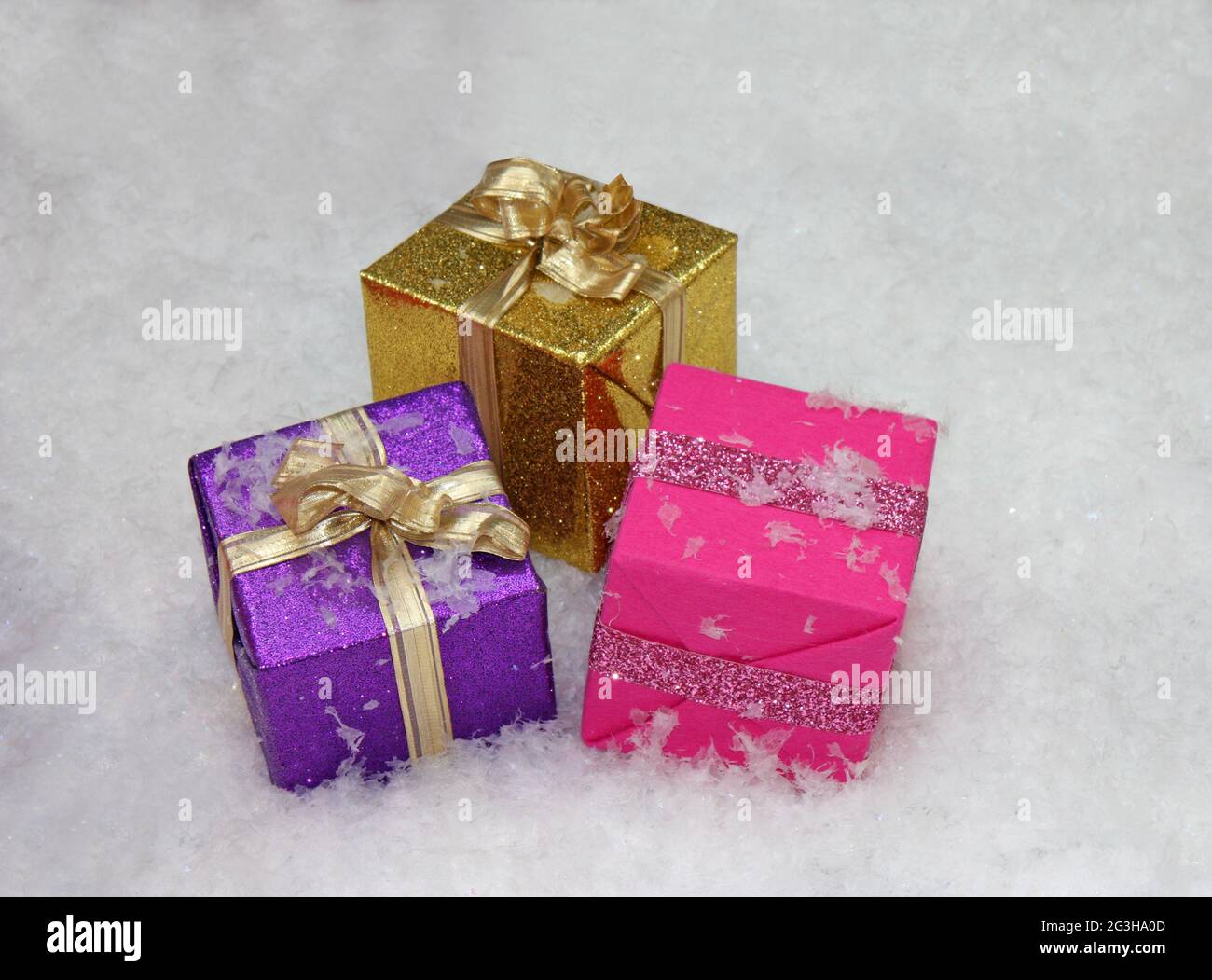 Christmas gift boxes snow hi-res stock photography and images - Alamy