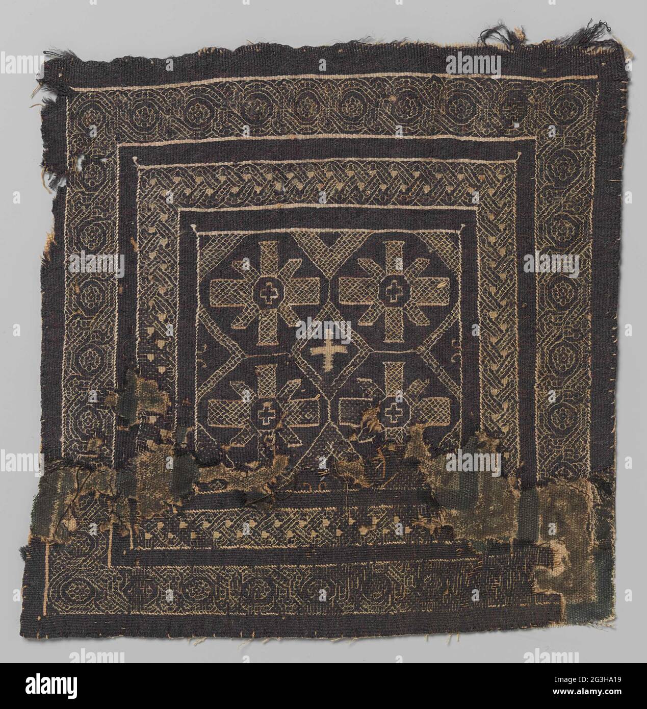 Tabula. Tabula in linen necklace and woolen wax. On purple ground ...