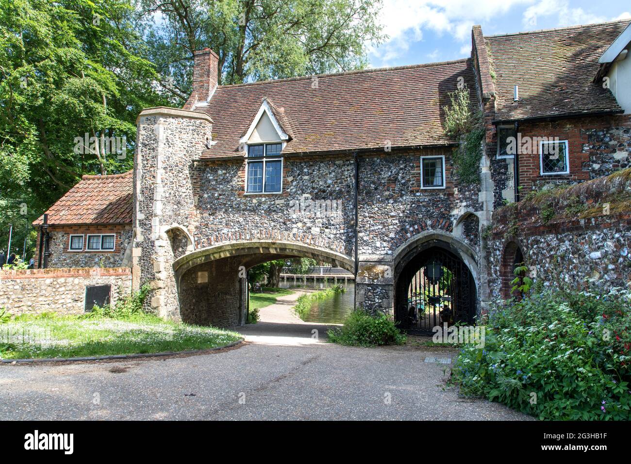 15th century watergate hi-res stock photography and images - Alamy